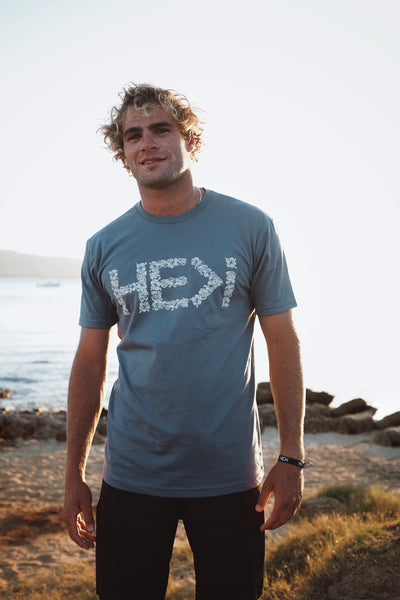 FLORA TEE IN BLUE JEAN – HE>i